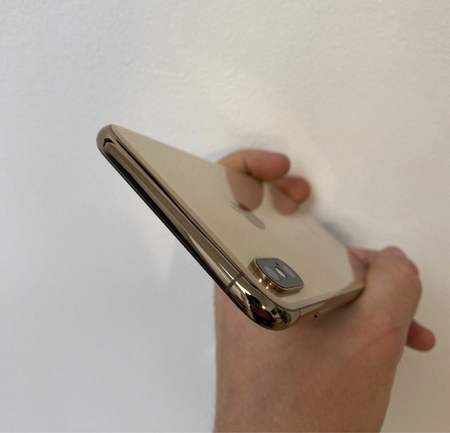 iPhone XS • Yengi Upakofka