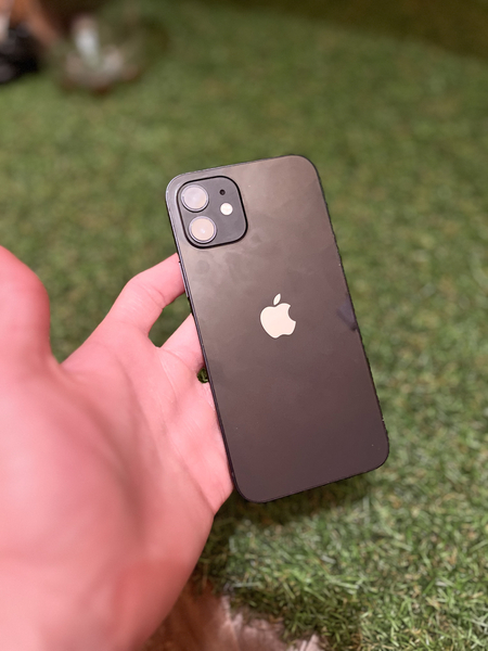 Iphone 12.