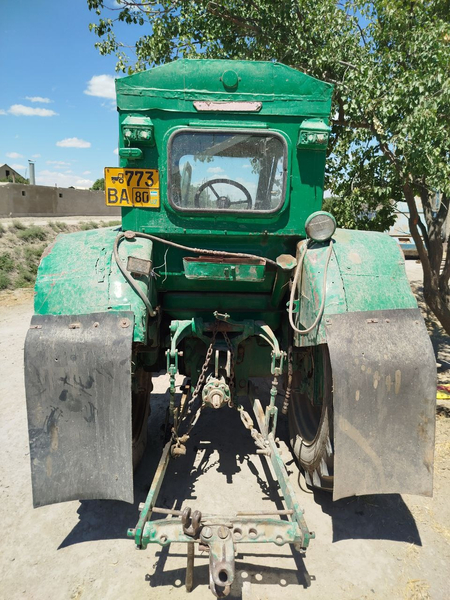 Traktor T40 Srochna sotiladi