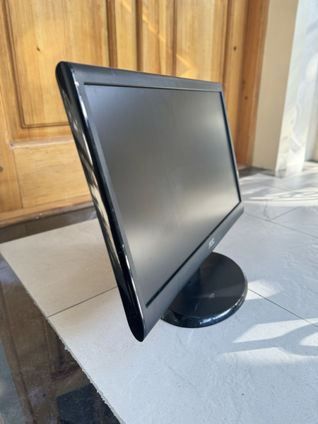 Aos Monitor 19 dyum