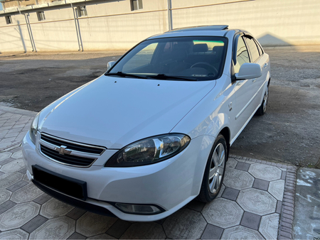 Продаю свою Chevrolet Gentra 3 позиция (автомат/люк/абс)
