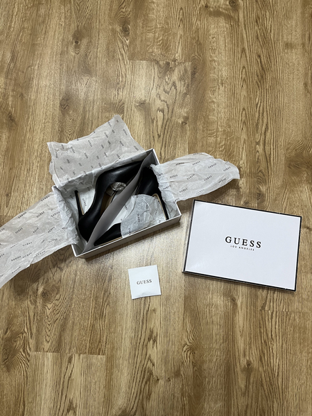 Новые туфли Guess