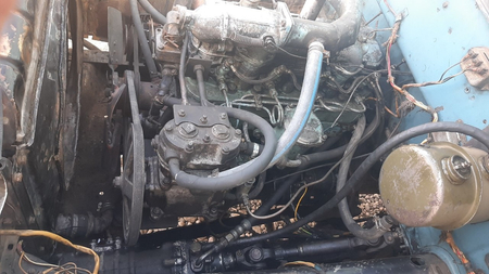 Zilda turgan traktor mator sotiladi