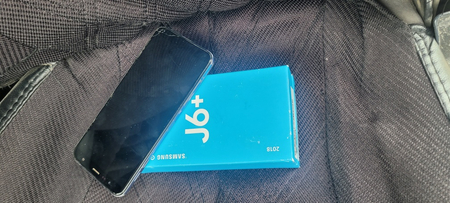 Samsung  galaxy  6 +
