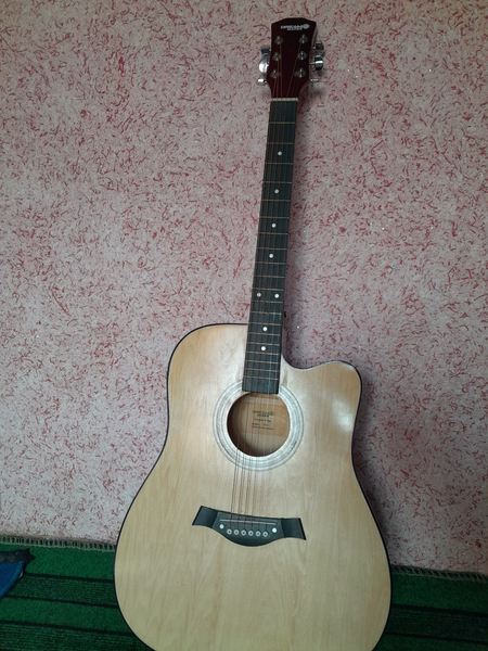Aousstc gitara Holati Yangi