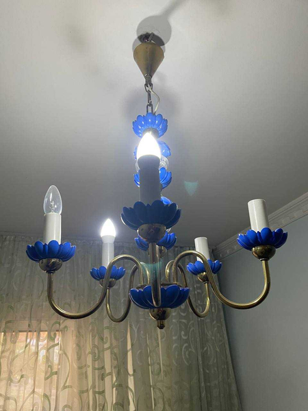 красивая люстра из дома