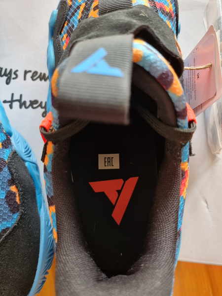 Продаются оригинальные баскетбольные  кроссовки Adidas Trae Young 1