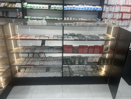 Telefon aksesuarlari uchun mebel