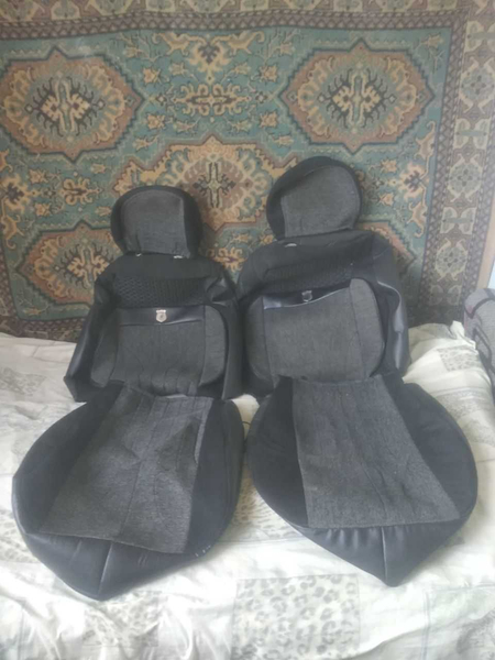 Продам чехлы на сиденья передние и чехлы на торпеду