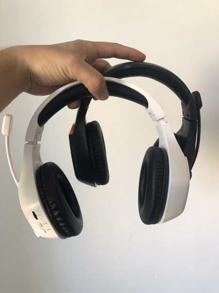 Mikrafonli gamer quloqchinlari