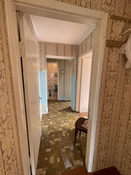 ул. Лутфи.     2/4/5.     Кирпич.    40 м2.