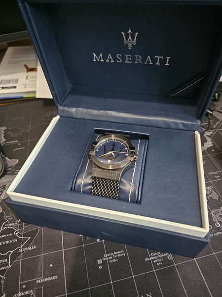 Срочно продается часы Maserati Б/У очень хорошие состояние, есть  упак