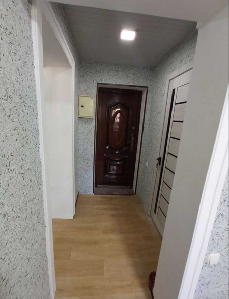 Yosh oilaga 1xona 1etaj 300ye.Olmazor tumani.Beruni metro .Rieltor50%