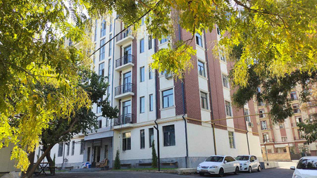 Продаётся двух комнатная квартира в новостройке Юнусабад 15 квартал