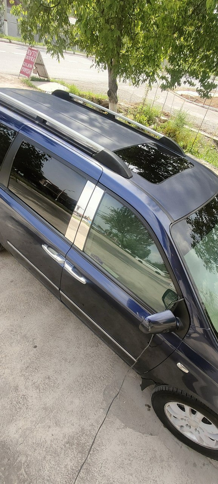 Kia Grand Carnival at