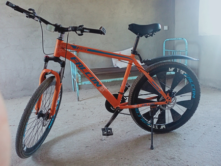 Velosiped Falcon ozroq haydalgan