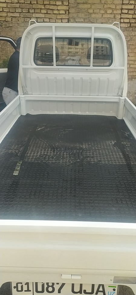 Barcha turdagi Avto mashinalar bort qismimlari uchun rezinivi kovrik
