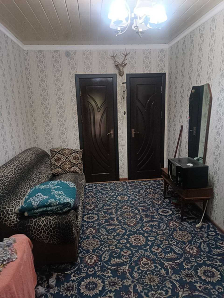 Продается СВОЯ 1 в 3 1/1/2 а Янгибазаре
