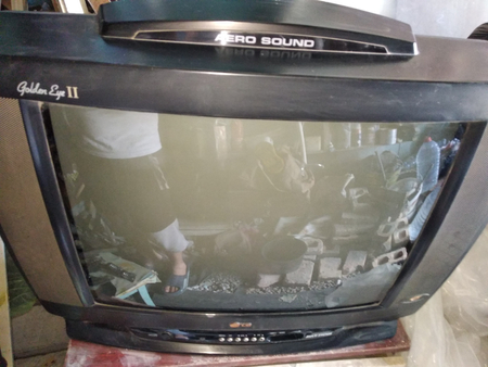 LG TV с тюнером 230000сум.