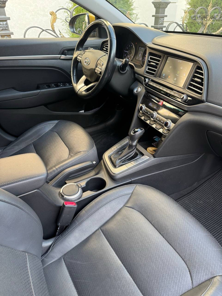 Своя Hyundai Elantra 2.0L в отличном состоянии