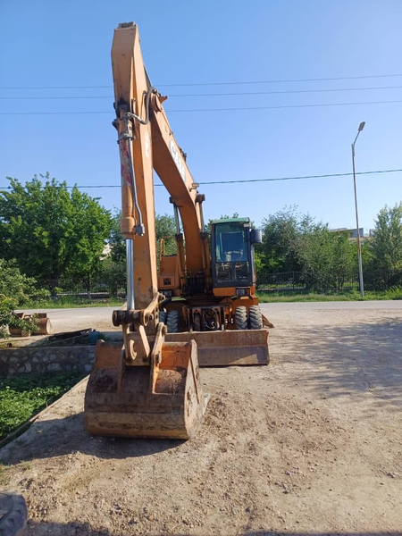 Экскаватор Case sotiladi