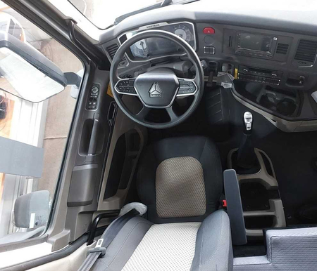 Шторали фургон Howo-Max 480 6x4 дизель (8.6 м, 2 мостли, подушкали)