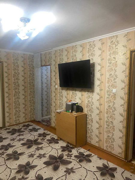 Продается чистая 2 комнатная квартира c ремонтом на 1 этаже на Дубовой