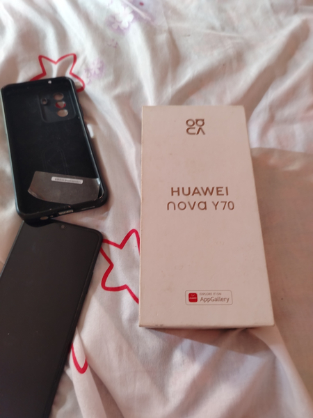 Huawei  70 telifon sotiladi