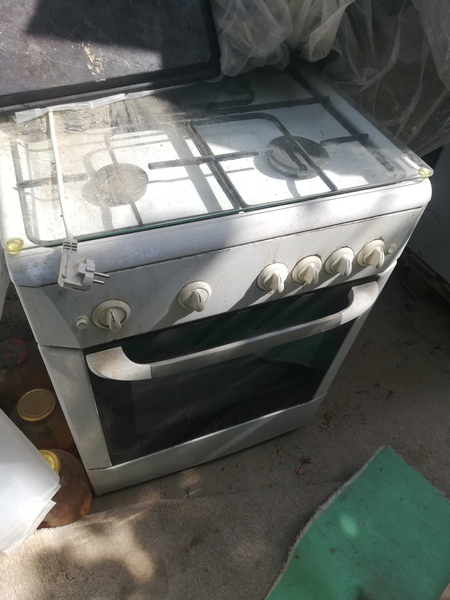 Chugun batareya, gaz plita, haladelnik sotiladi
