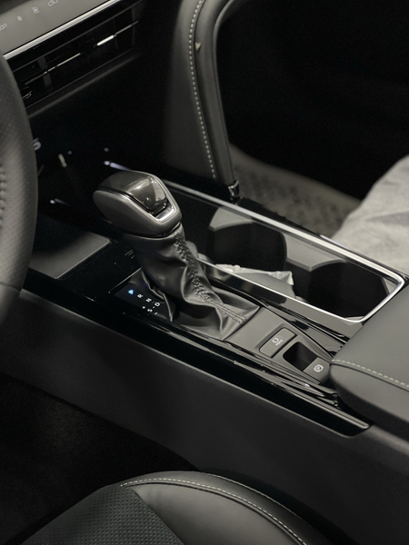 Toyota Camry Hybrid 2024