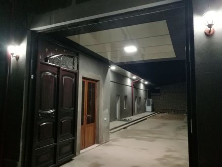 Uy sotiladi 2.4 sotik