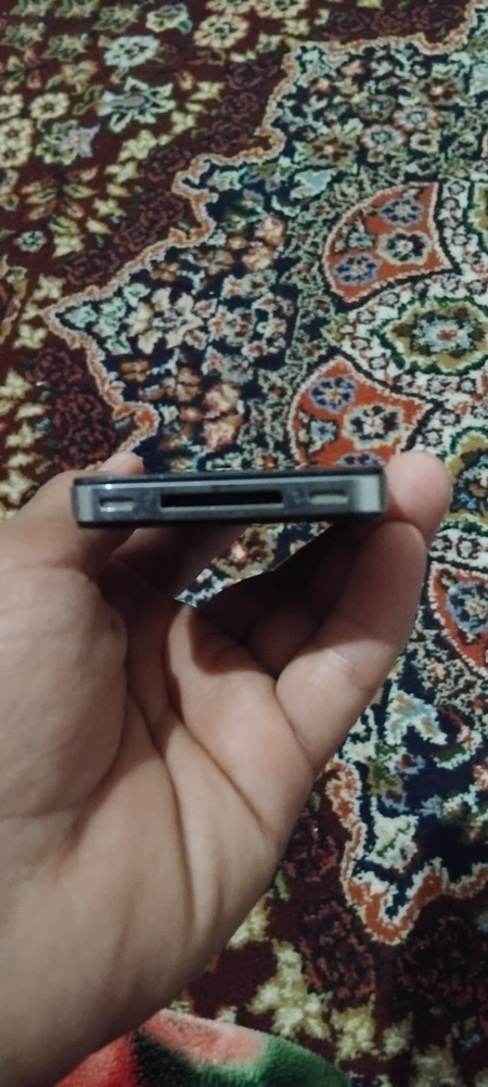 IPHONE 4  obmen ham bor telga qarab