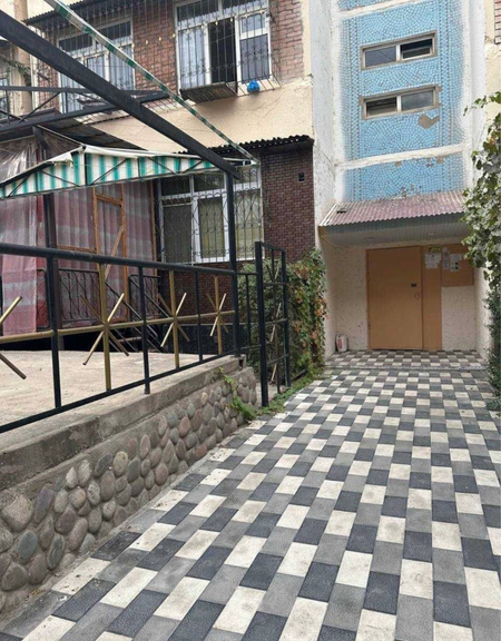 Сдается 4х ком квартира Юнусабад 15  метро Туркистан 1-этаж 150м/2