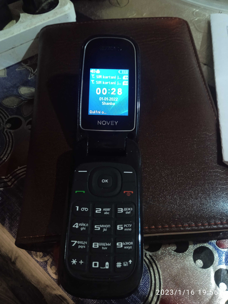 Novey 118 qoʻl telefoni sotiladi.