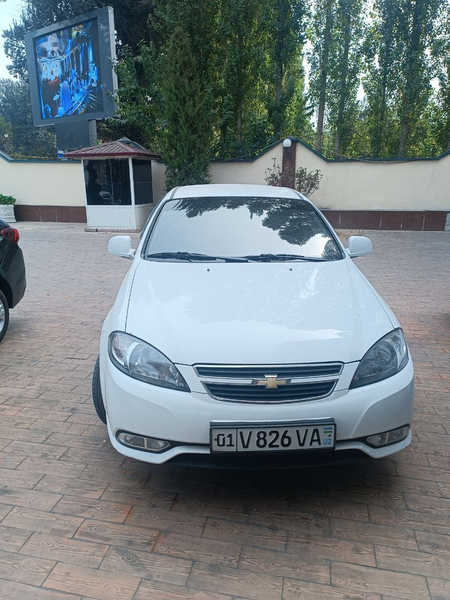 Lacetti sotiladi.