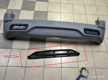 Накладка на центральную часть заднего бампера Mercedes Sprinter W907