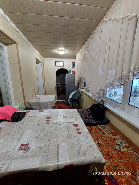 2 qavatlik dom,  2-qavat,  2 xona uy mebellari bilan srochna sotiladi.