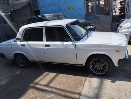 Moshina sotladi vaz 2107