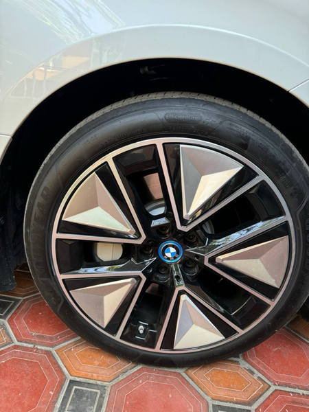 Srochno sotiladi!!! BMW i3 40L Night sport Full