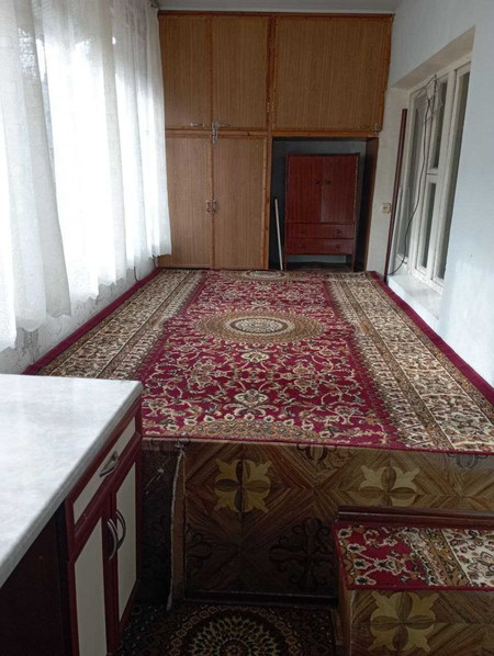 谷 130250 谷 Algoritm Guliston Kvartira sotiladi 3/3/4 70 м²