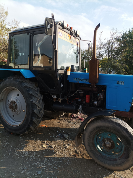 Traktor sotiladi