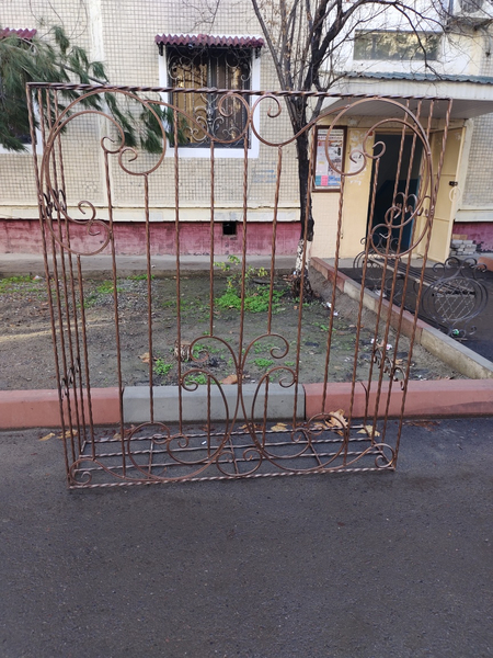 Решётки и козырьки.