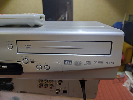 Funai VHS 6 head hi-fi stereo DVD player