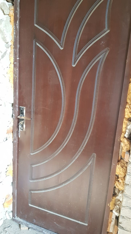Hovli uy sotiladi