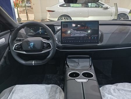 Changan Deepal SL03 200max gibrid sotuvda