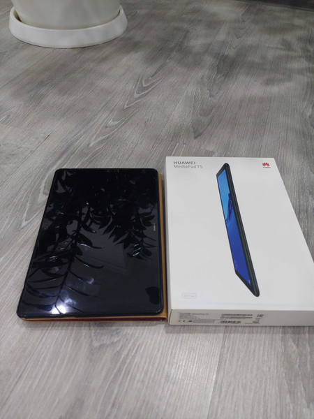 Планшет HUAWEI Media Pad T5 б/у в отличном состоянии