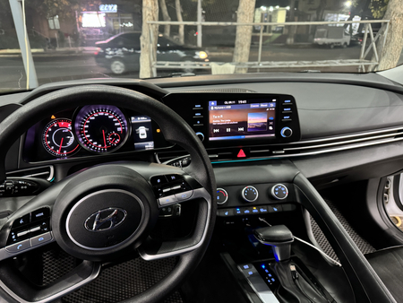 Hyundai Elantra 2022