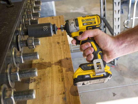 Бесщёточный импульсный шуруповерт Dewalt DCF887P2 (Bosch, Metabo)