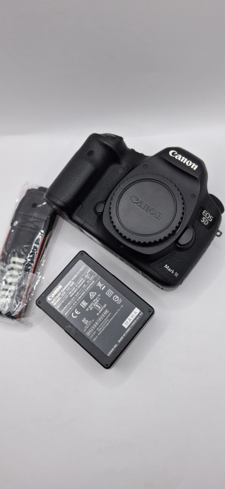 5D Mark III  chetdan kelgan