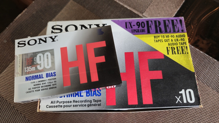 Кассеты SONY HF 90 новые состояние из блока ! Цена за блок!